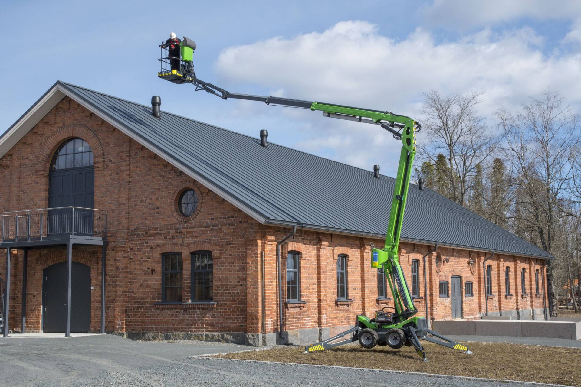 Leguan Lifts | Davies Implements
